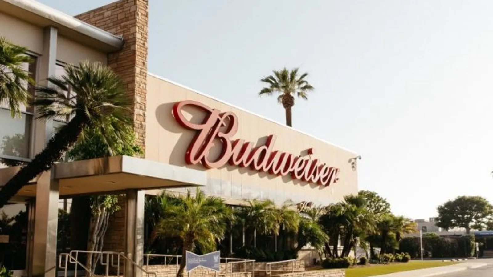 Anheuser-Busch starts building largest brewery solar project in US ...