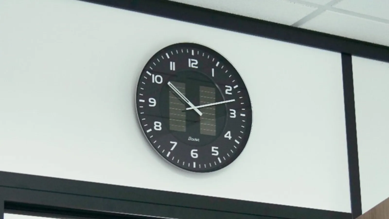 Tech Trends: Solar power clock, hydrogen production and flight | Enlit ...