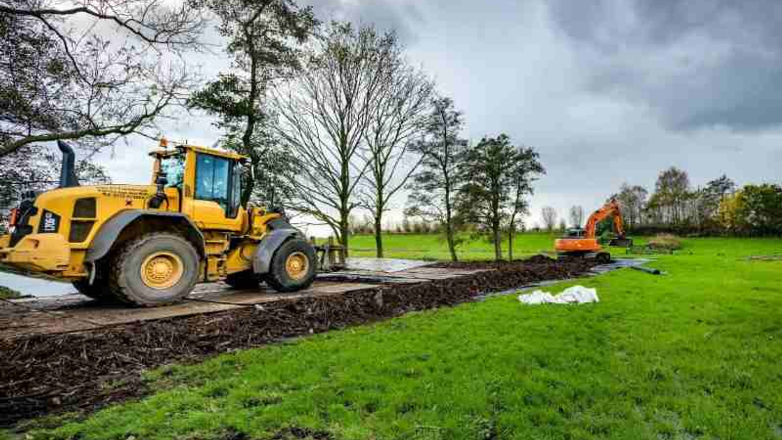 TenneT signs on Dutch construction majors to create 30% extra ...