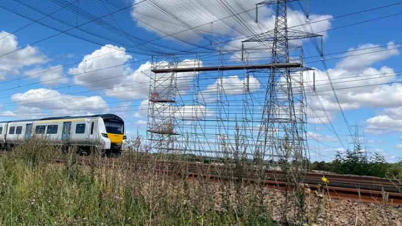 National Grid refurbishes 170km of UK transmission network | Enlit World