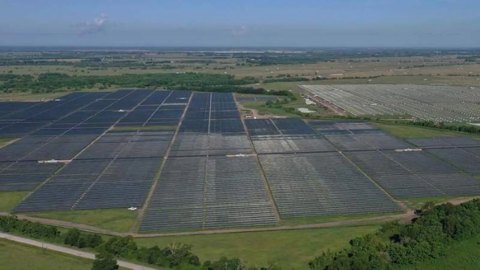 Texas hailstorm damages thousands of solar panels at 350MW farm | Enlit ...