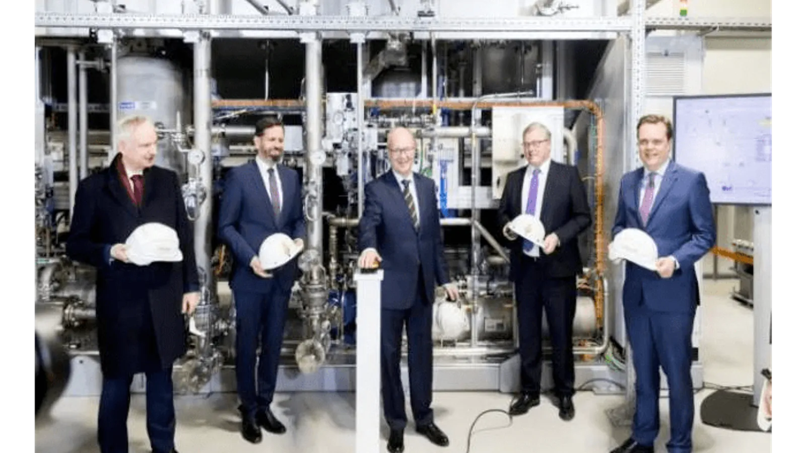German steel company commissions wind-powered hydrogen project | Enlit ...